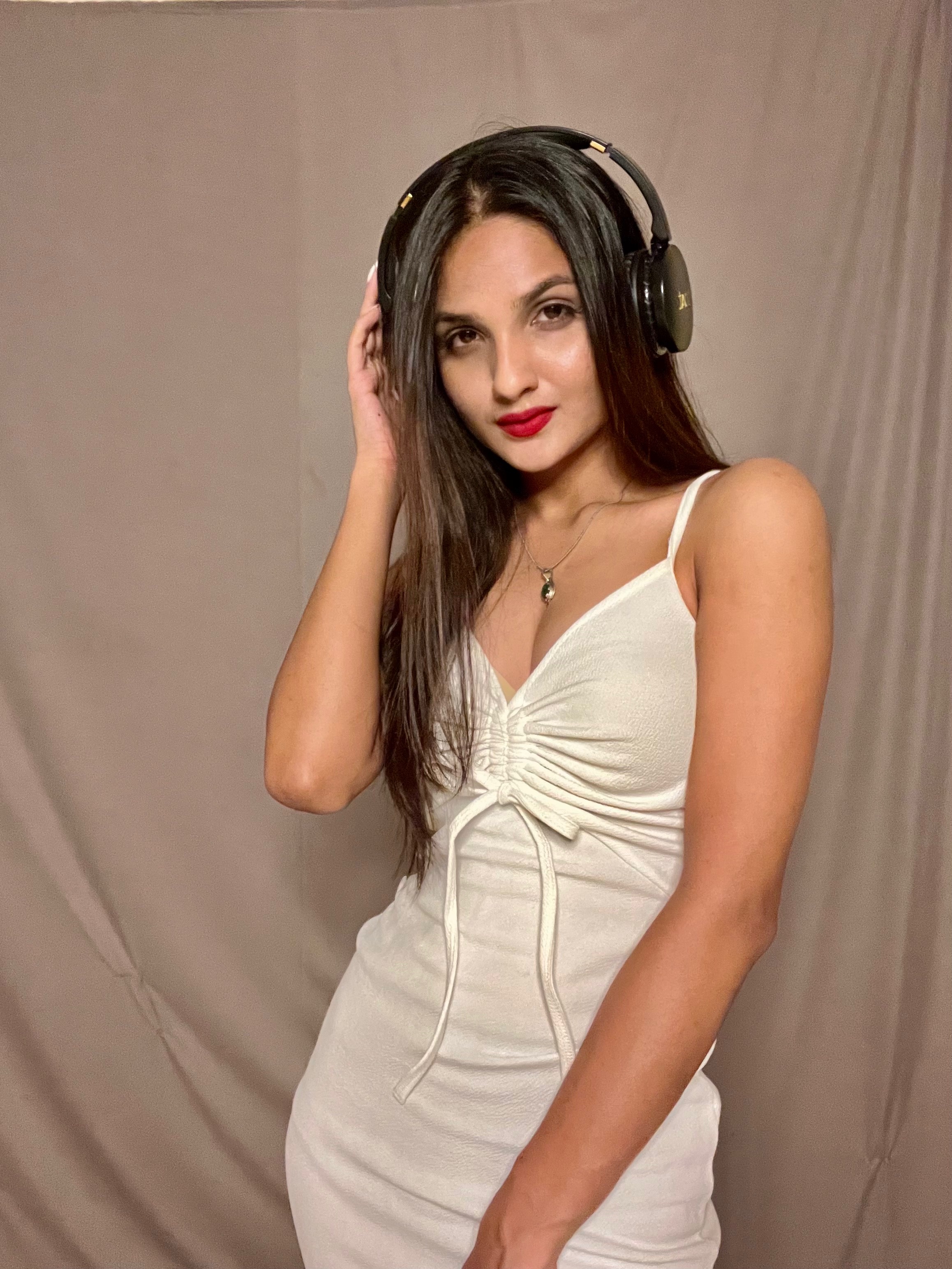 Book DJ Sonal: Contact for Latest Concert & Show Price